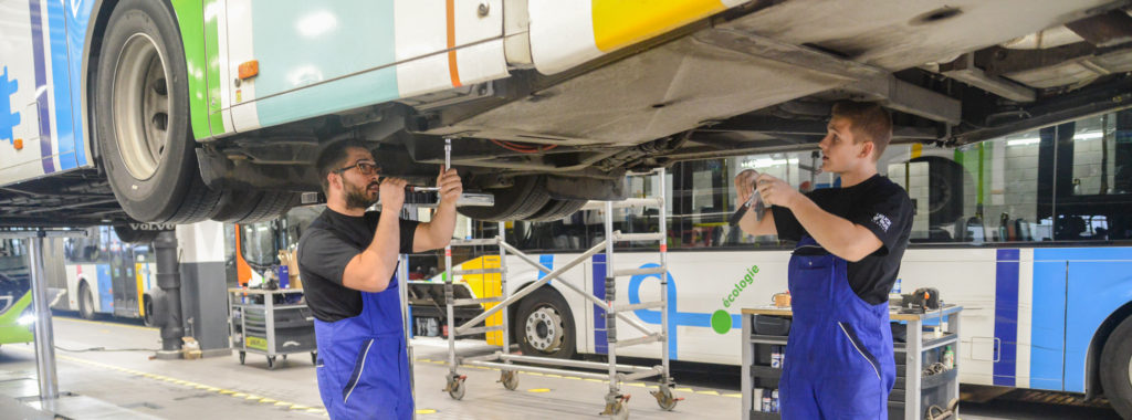 banner_bus_reparation | TRUCK & BUS